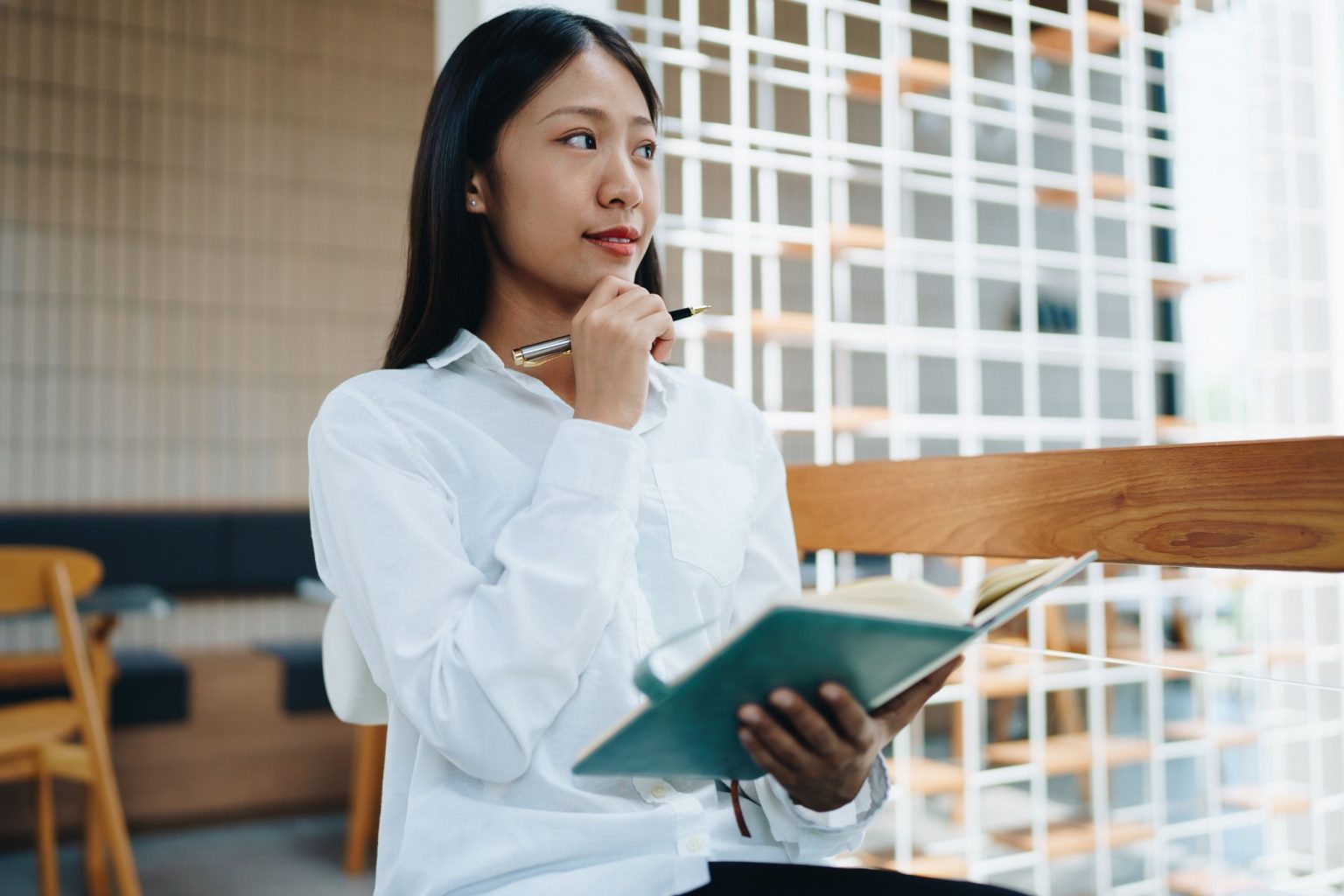 How to Become “That Girl”(The Ultimate Guide + FREE Checklist)